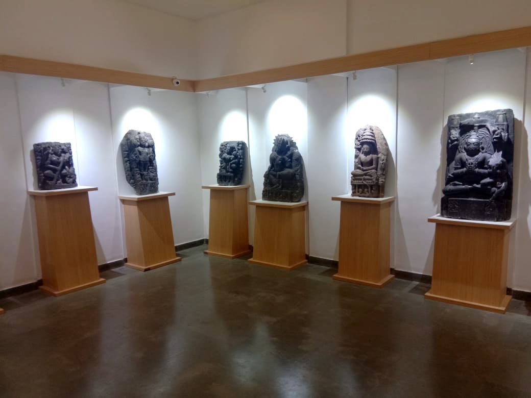 इन्दिरा कला संगीत विश्‍वविद्यालय - खैरागढ़ (छत्तीसगढ़) • सर्वज्ञ